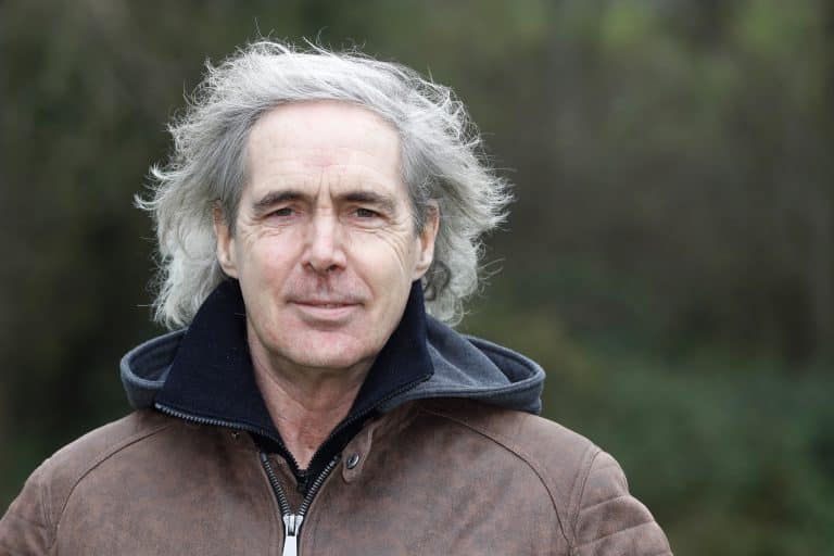 Hans de Booij kan niet meer zingen en emigreert