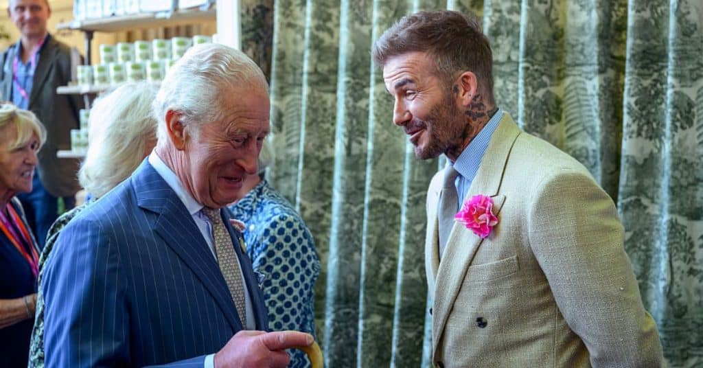 David Beckham geridderd door koning Charles