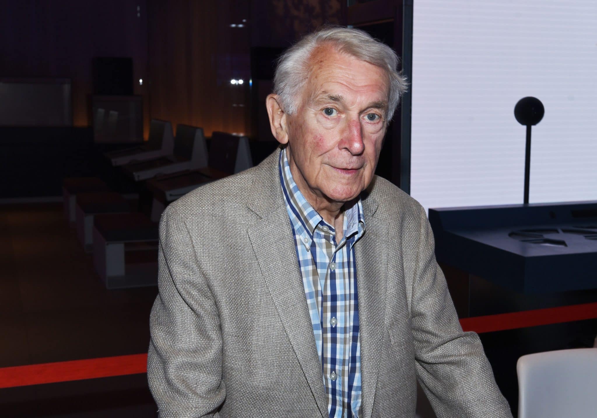 Presentator Koos Postema overleden op 93-jarige leeftijd - Weekend Online